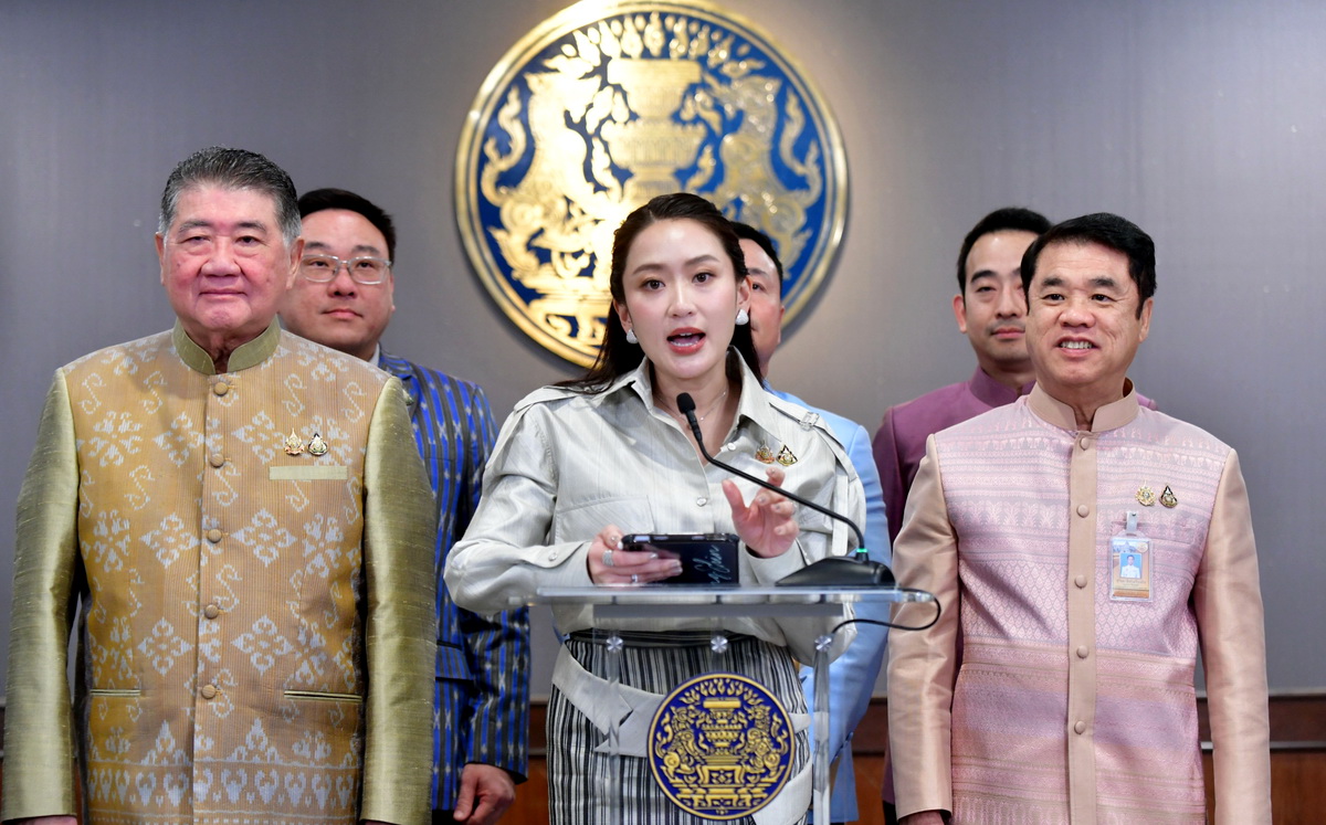 นายกฯประชุม ส.ส.เพื่อไทย ถอดบทเรียนเลือกตั้ง อบจ.-สั่งคลัง - สำนักงบฯ หาเงิน 3.4 แสนล้าน สร้าง ...